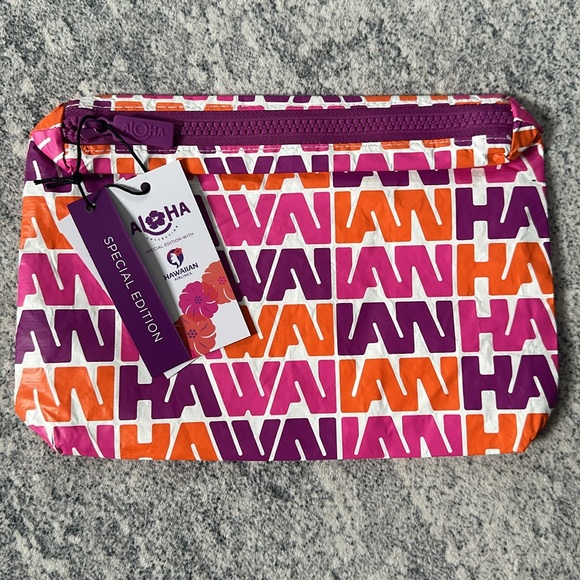 ALOHA Collection | Bags | Aloha Collection Hawaiian Airlines Sm Pouch ...